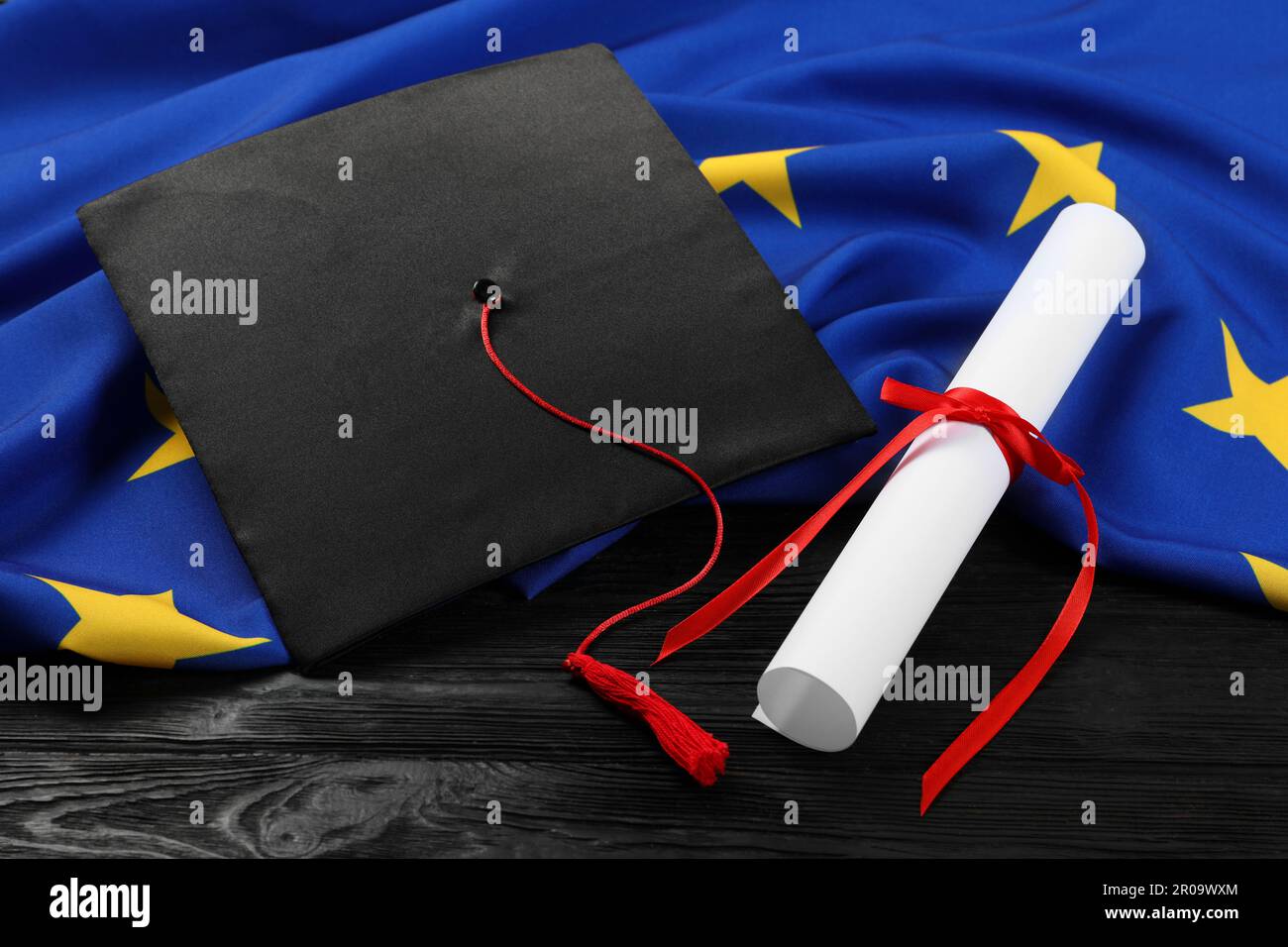 Graduation cap diploma hi-res stock photography and images - Alamy