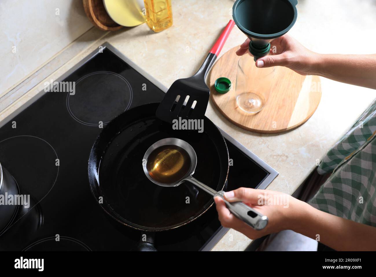 Oil and empty hi-res stock photography and images - Alamy