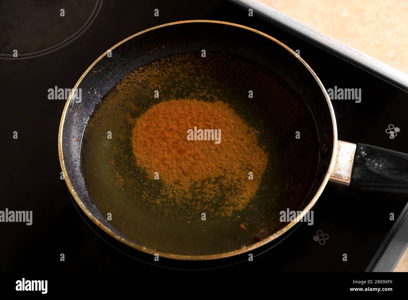 Frying pan with used cooking oil on stove Stock Photo - Alamy