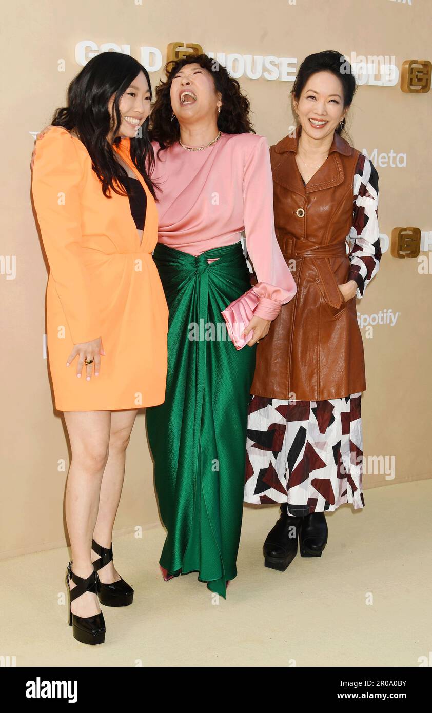 LOS ANGELES, CALIFORNIA - MAY 06: (L-R) Awkwafina, Sandra Oh and ...