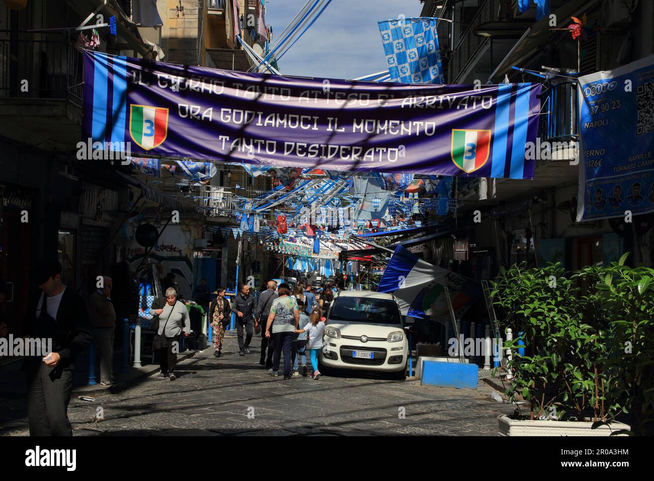 A tour in the historic center of Naples in the neighborhoods of ...