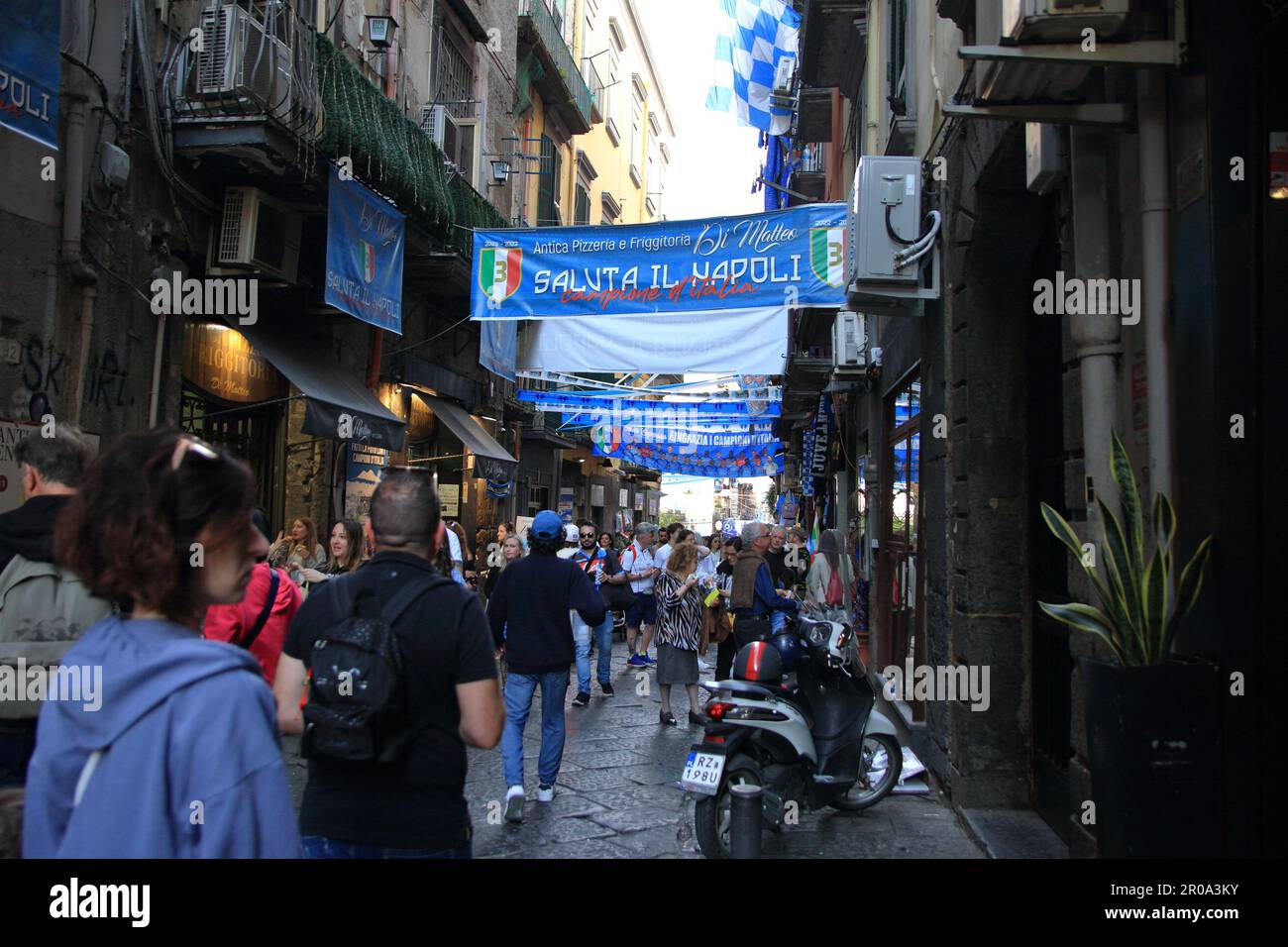 A tour in the historic center of Naples in the neighborhoods of ...