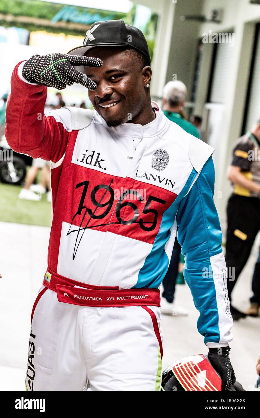 Idk enters the paddock hi-res stock photography and images - Alamy