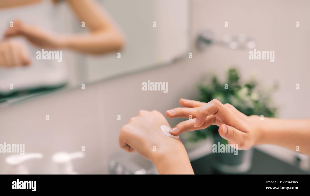 Hand cream for hands hi-res stock photography and images - Alamy