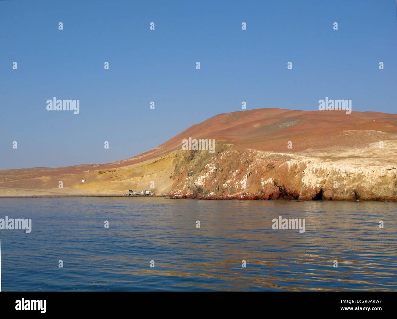 The coastline of Pacific ocean close Paracas, Peru Stock Photo - Alamy