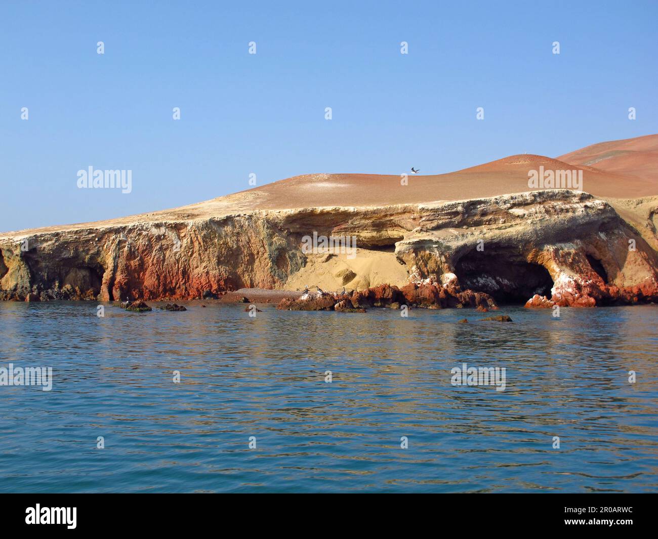 The coastline of Pacific ocean close Paracas, Peru Stock Photo - Alamy