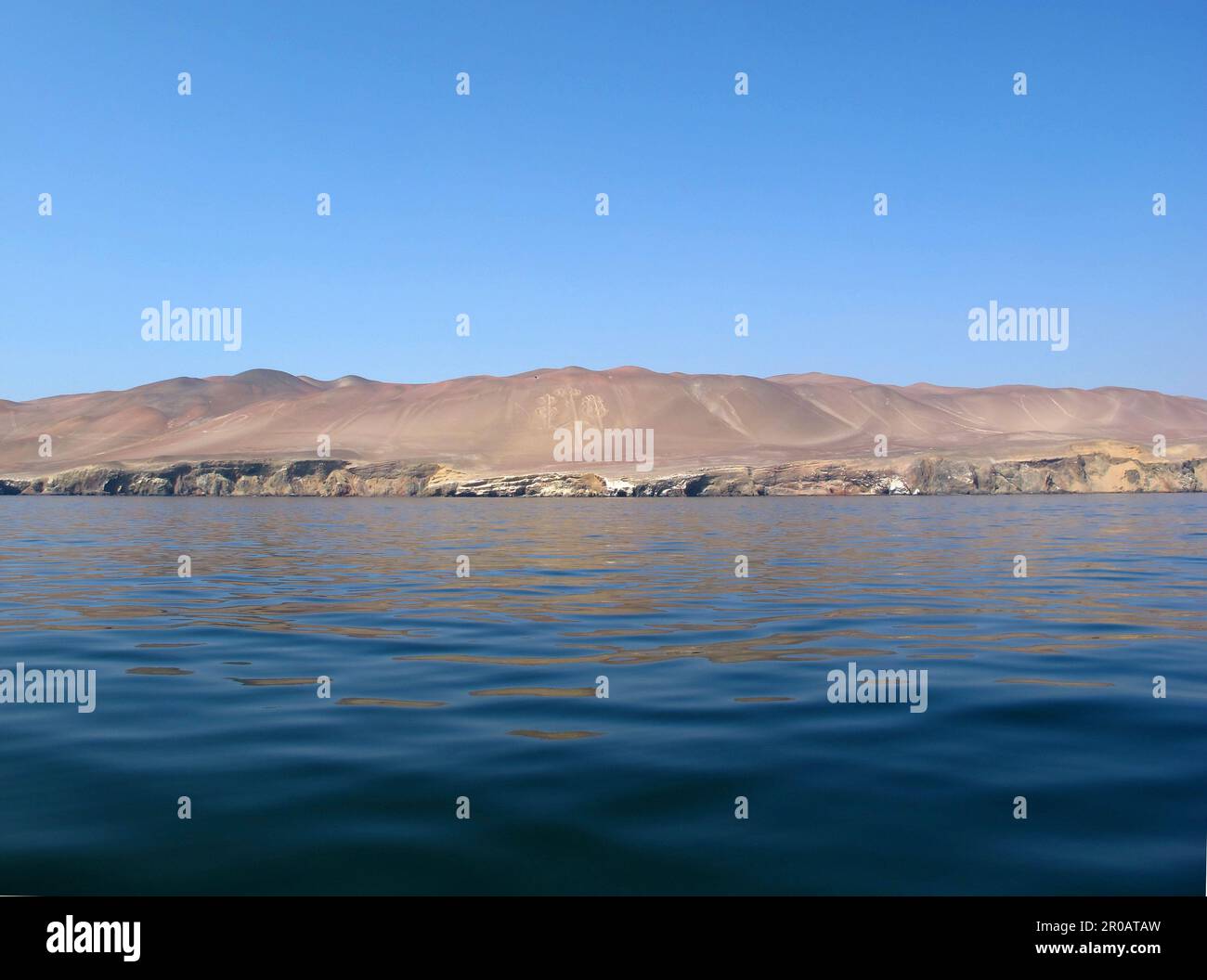 The coastline of Pacific ocean close Paracas, Peru Stock Photo - Alamy