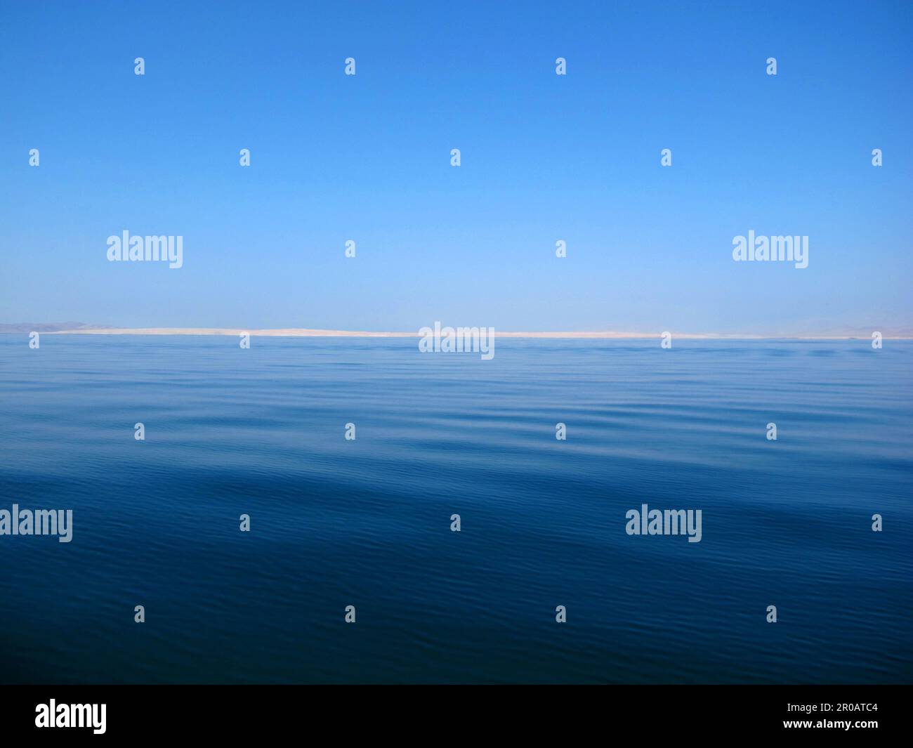 The coastline of Pacific ocean close Paracas, Peru Stock Photo - Alamy