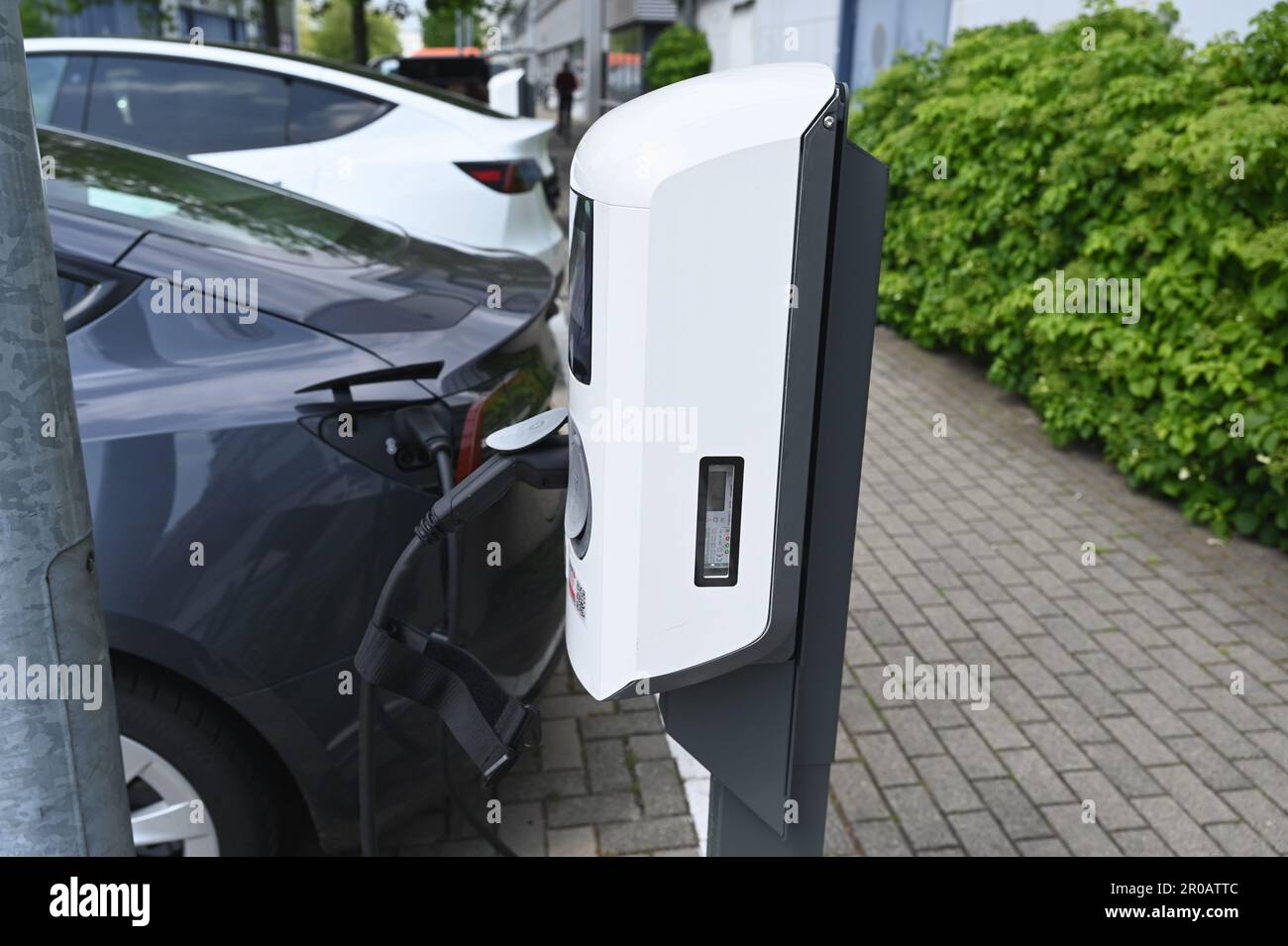 Cologne, Germany. 05th May, 2023. An electric car of the Tesla company ...
