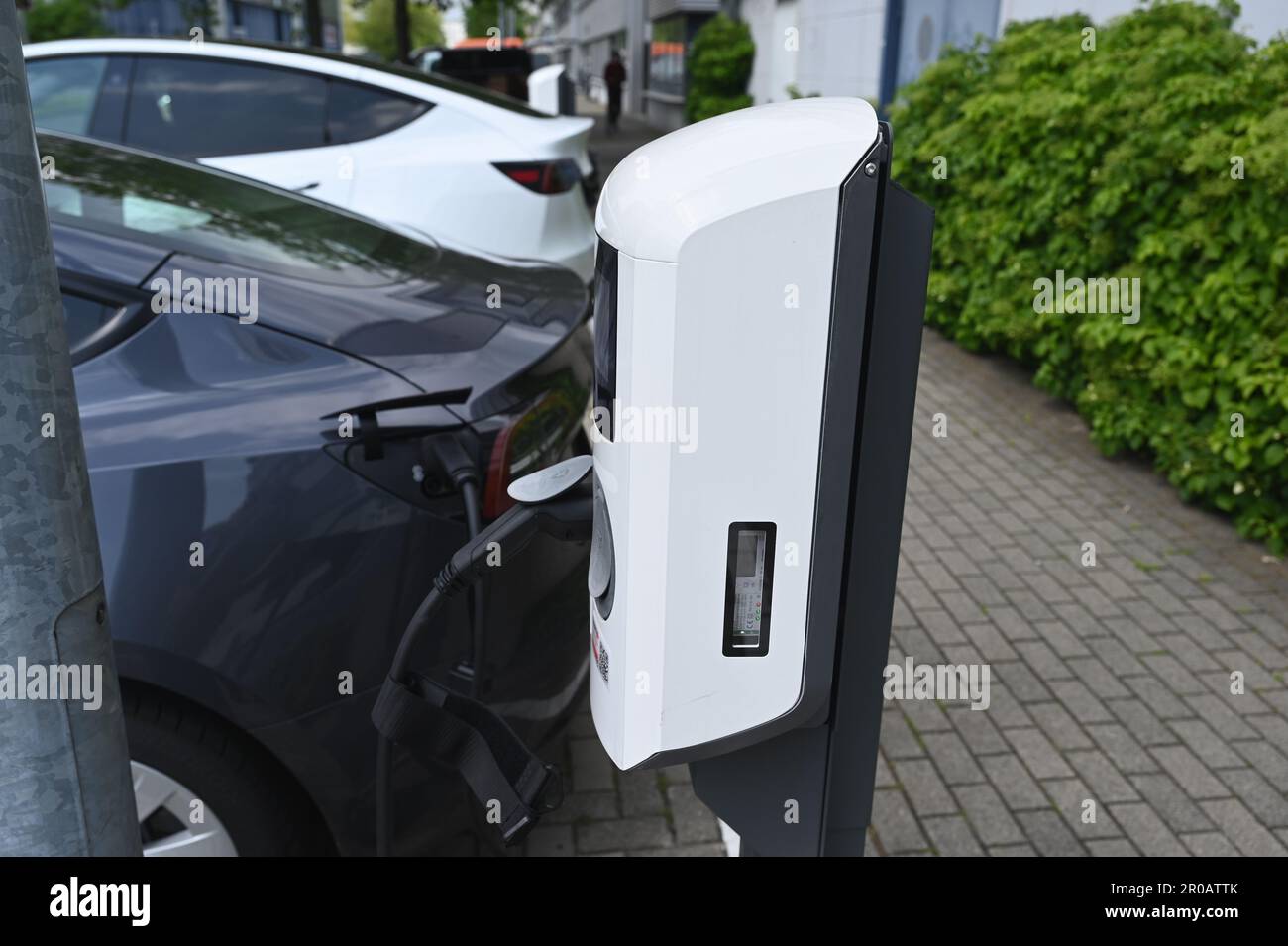 Cologne, Germany. 05th May, 2023. An electric car of the Tesla company ...