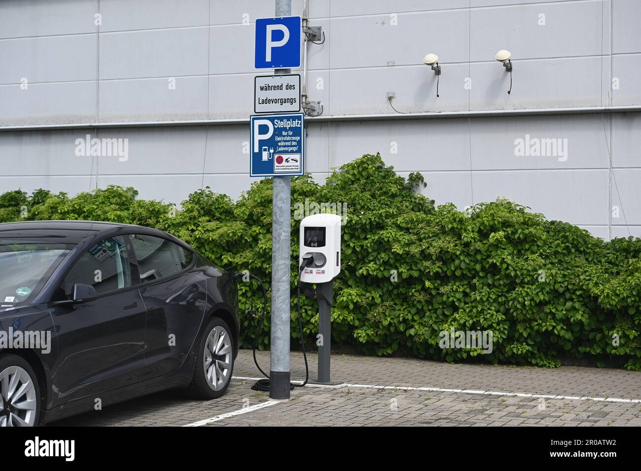 Cologne, Germany. 05th May, 2023. An electric car of the company Tesla ...