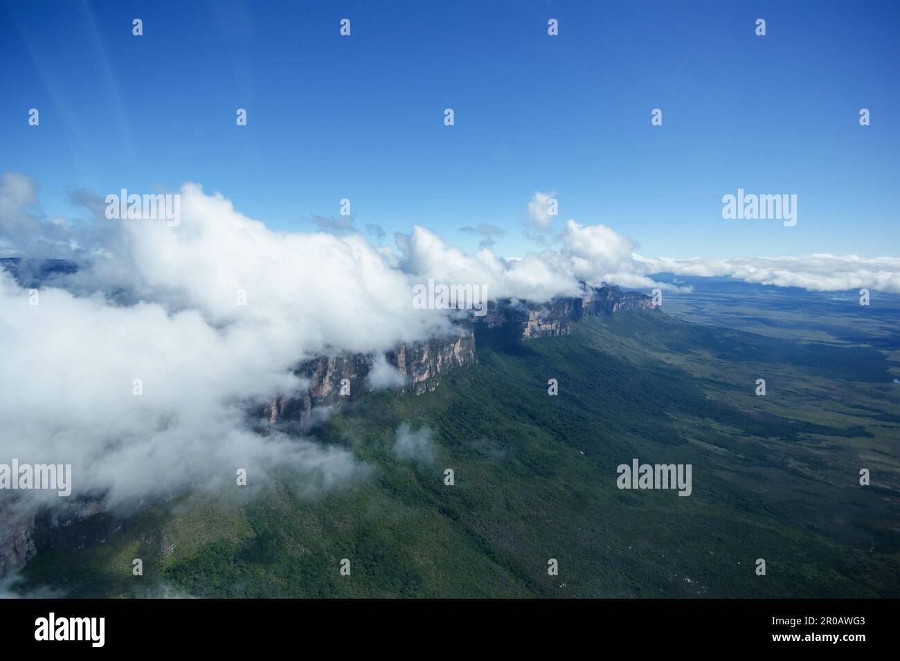 Approach to the Chimanta massif in Venezuela, view from helicopter ...