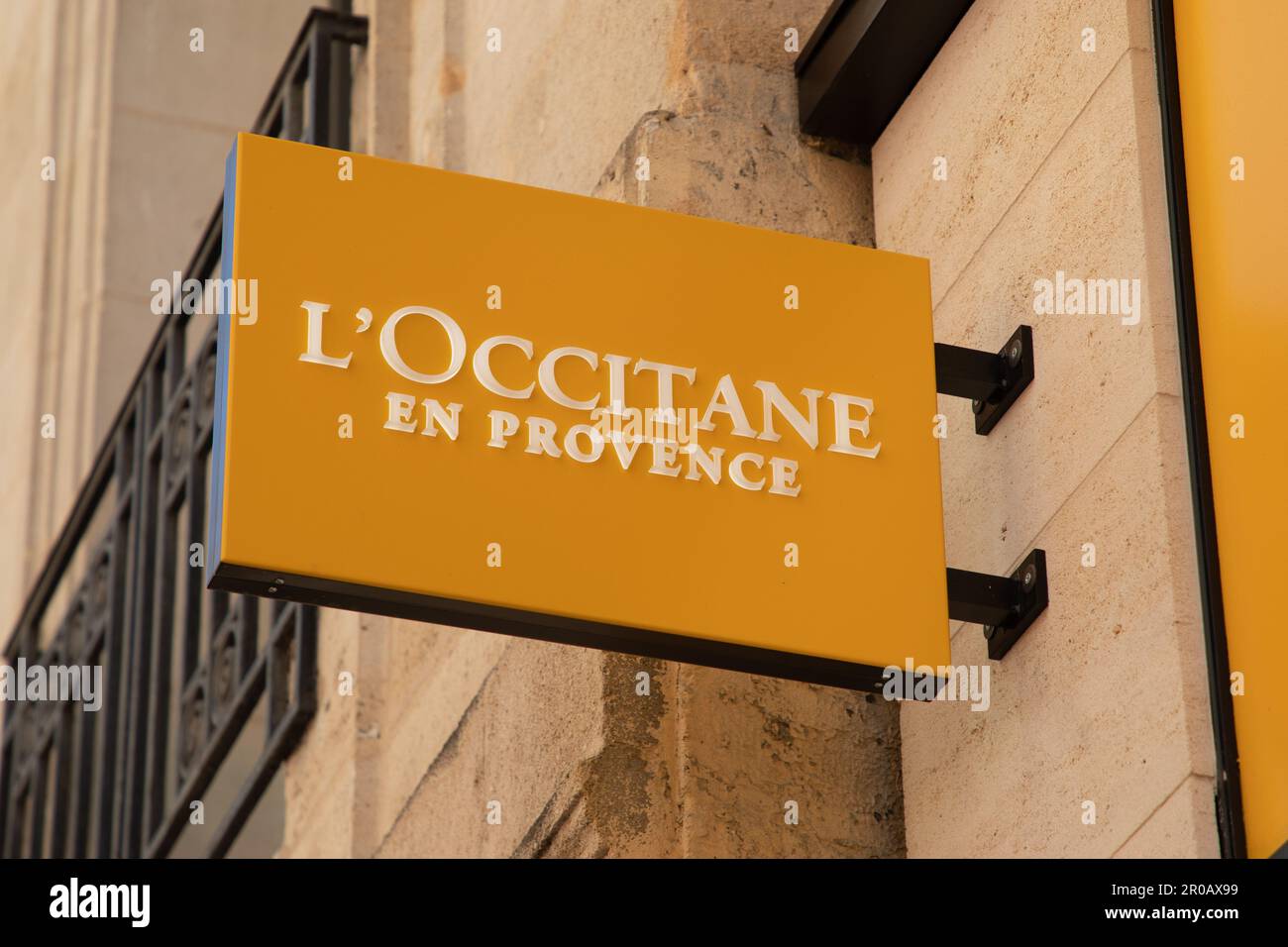 Bordeaux , Aquitaine France - 04 17 2023 : l'occitane en provence logo ...