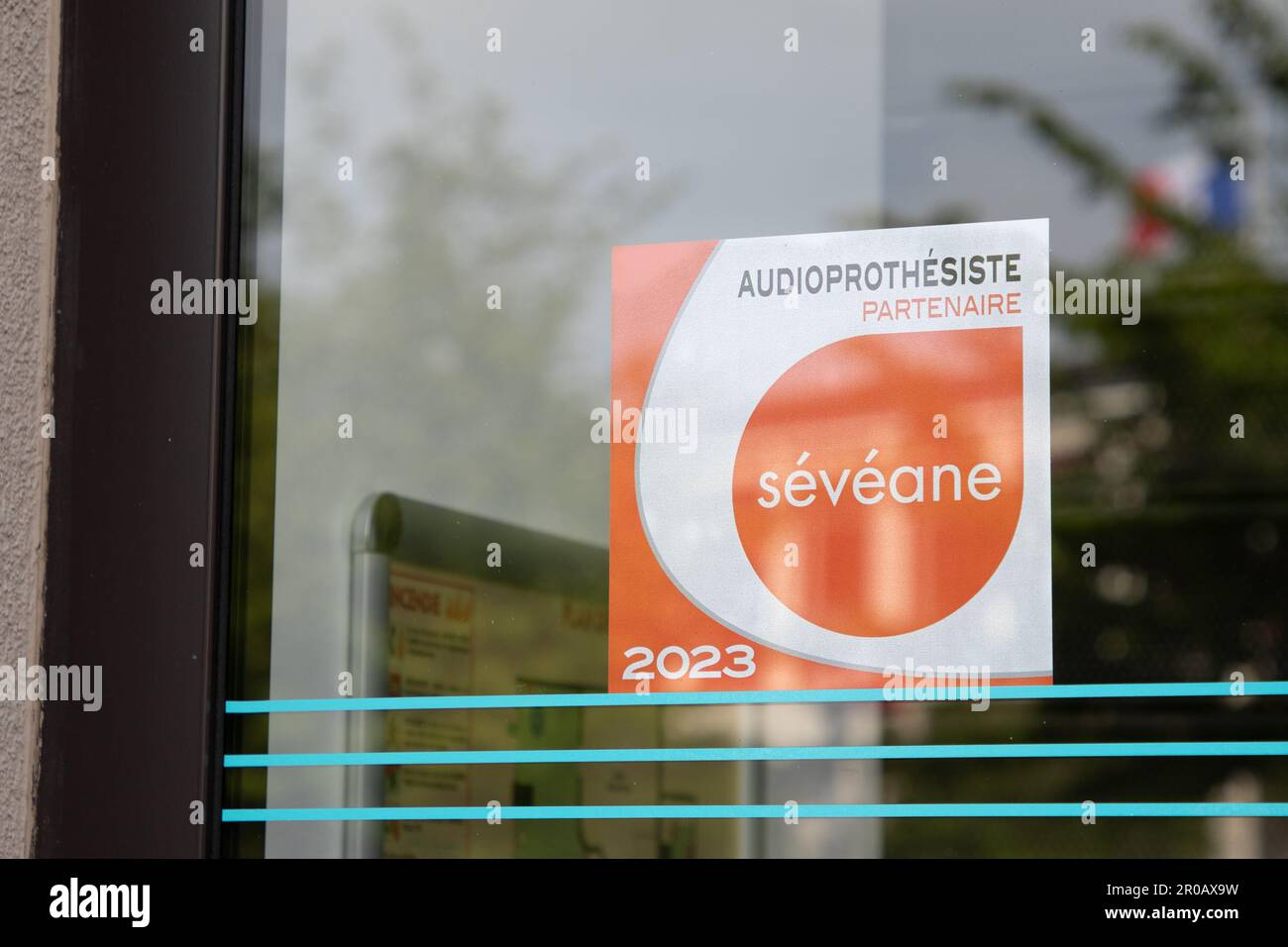 lyon , Aura France - 04 24 2023 : seveane complementary health ...