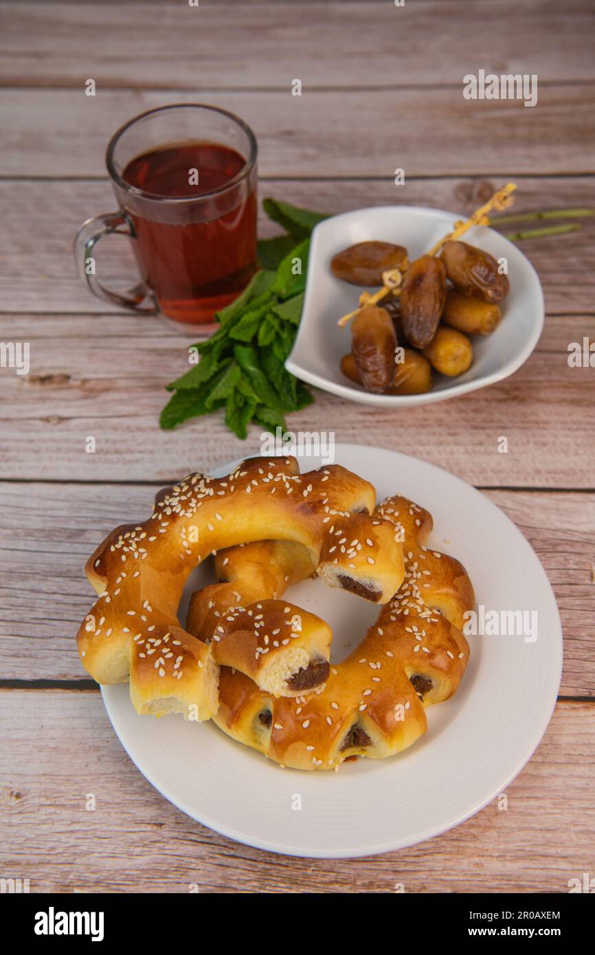 Recipe Maarouk of Aleppo, soft brioche with date paste Stock Photo - Alamy