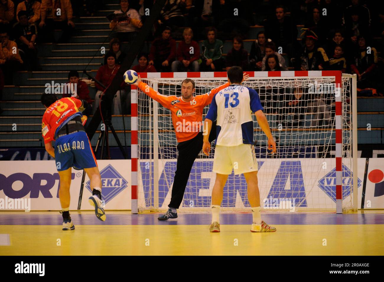 Handball torwart hi-res stock photography and images - Alamy