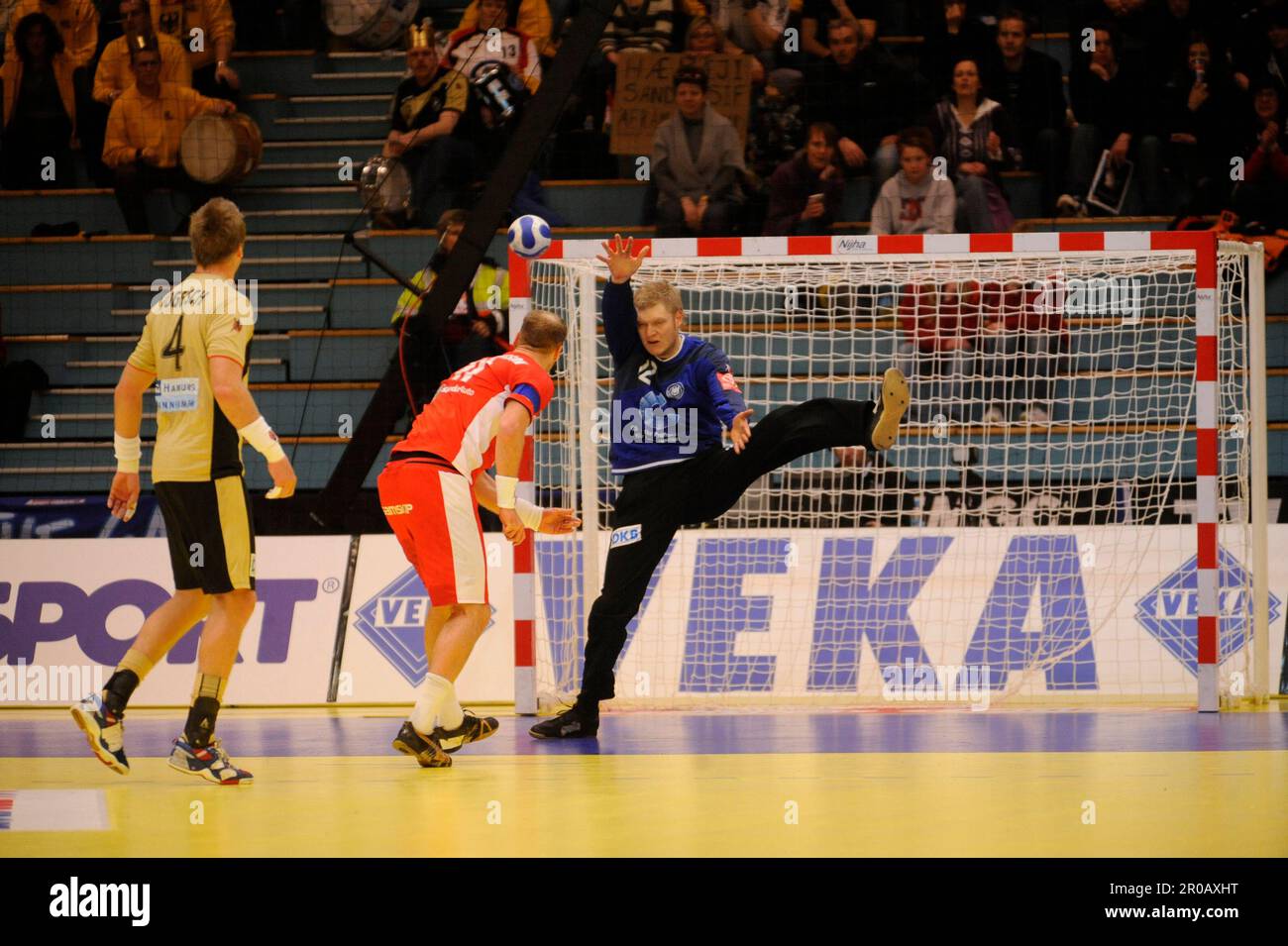 Handball torwart hi-res stock photography and images - Alamy