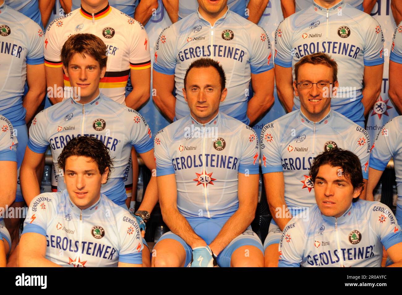 Davide Rebellin (mitte) im Kreise seiner Mannschaftskollgen. Tim ...