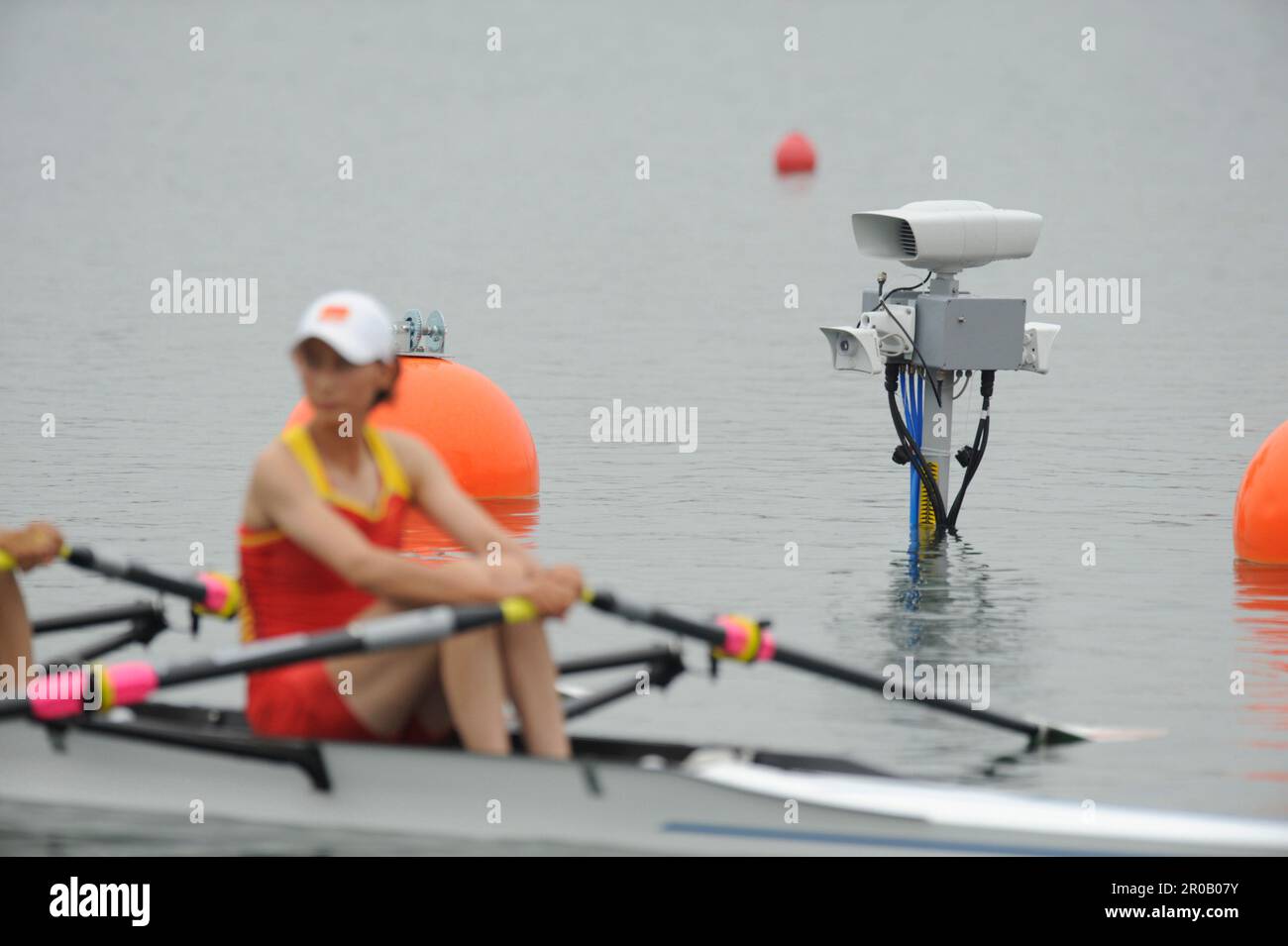 Technik überall, Kameras und Lautsprecher an der Startanlage der ...