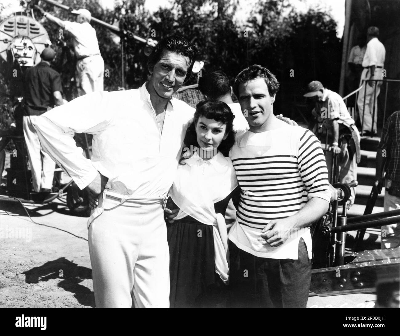 MICHAEL RENNIE JEAN SIMMONS and MARLON BRANDO on set location candid ...