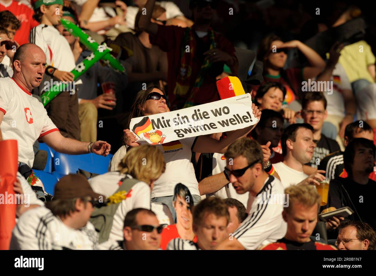 Deutscher Fan mit Spruchband.Fußball Europameisterschaft Länderspiel ...