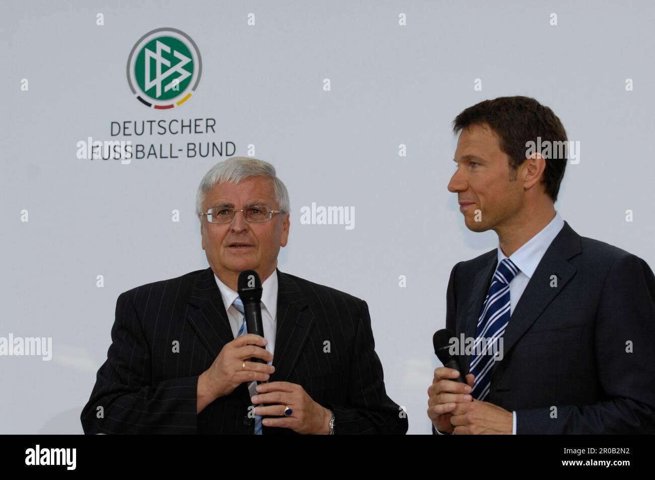 FB-Präsident Dr. Theo Zwanziger und René Obermann ...