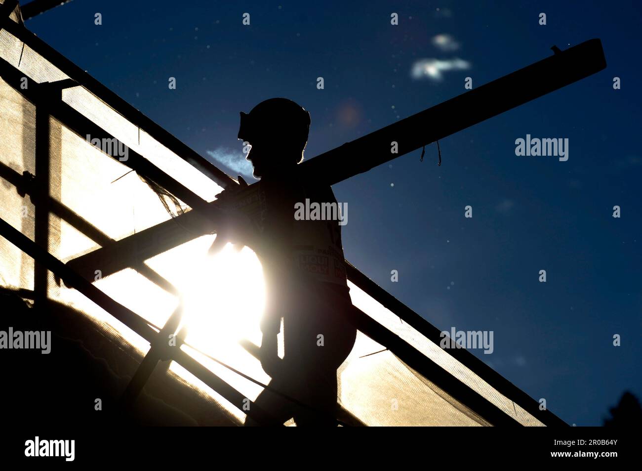 Skispringer auf dem langen Weg über eine Treppe mit 320 Stufen zum ...