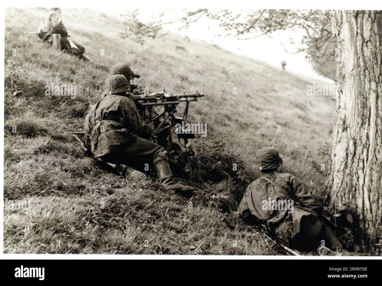 World War Two B&W photo. Waffen SS in Camo Smocks with an MG34 in ...