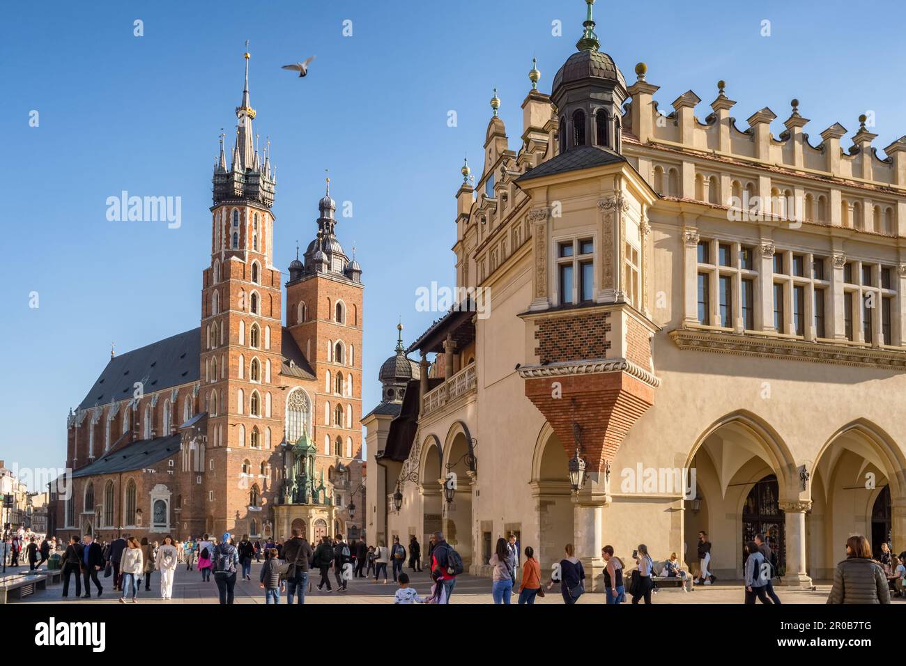 Krakow cloth hall and Saint Mary's Basilica on the main market square ...