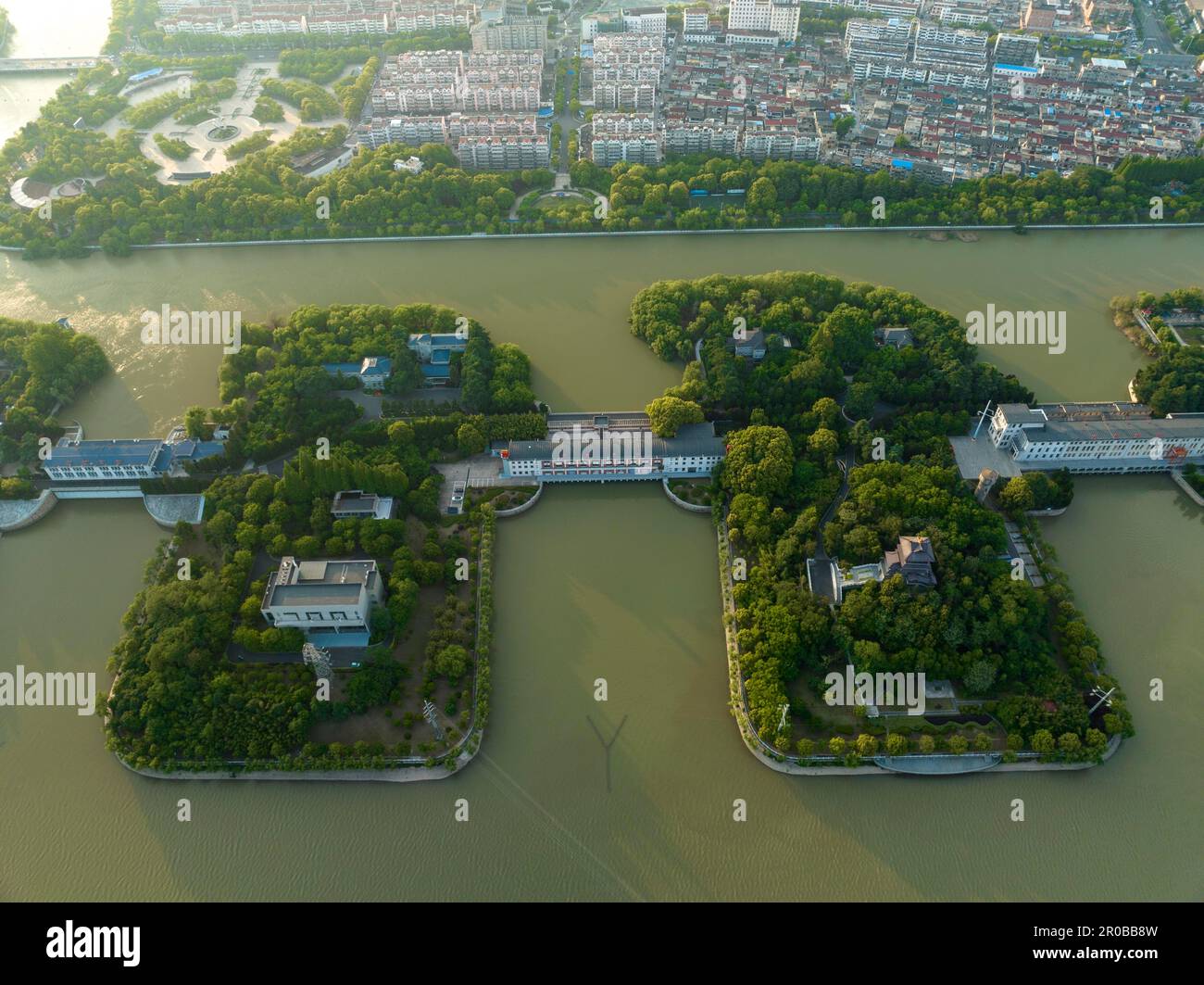 (230508) -- YANGZHOU, May 8, 2023 (Xinhua) -- This aerial photo taken ...