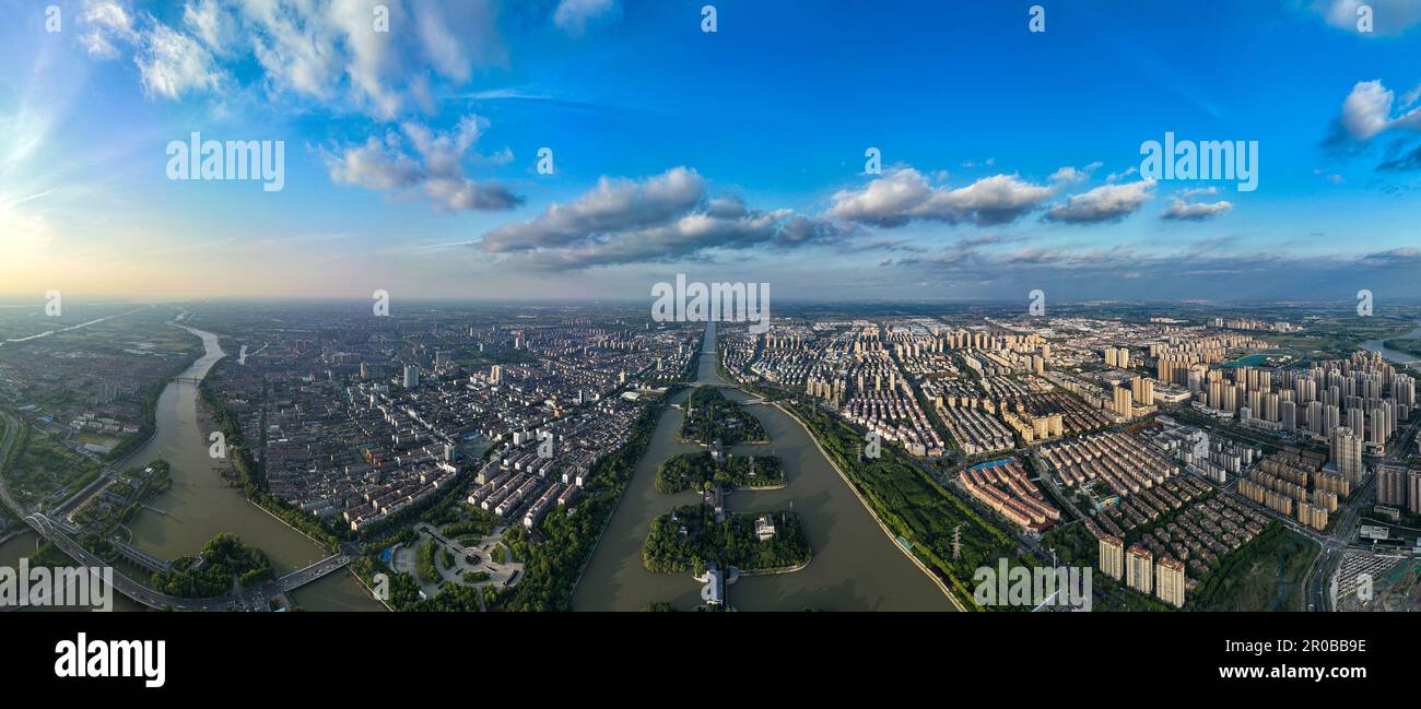 (230508) -- YANGZHOU, May 8, 2023 (Xinhua) -- This aerial panoramic ...