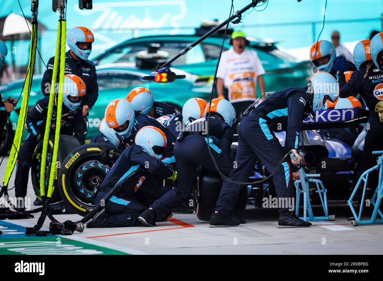 Williams f1 pit crew hi-res stock photography and images - Alamy