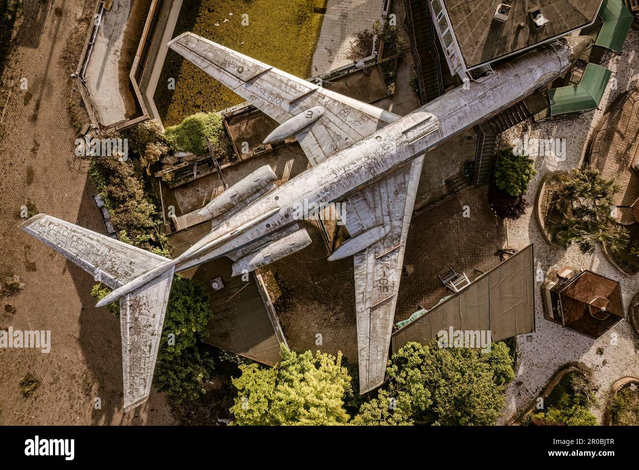 Airplane scrapyard hi-res stock photography and images - Alamy