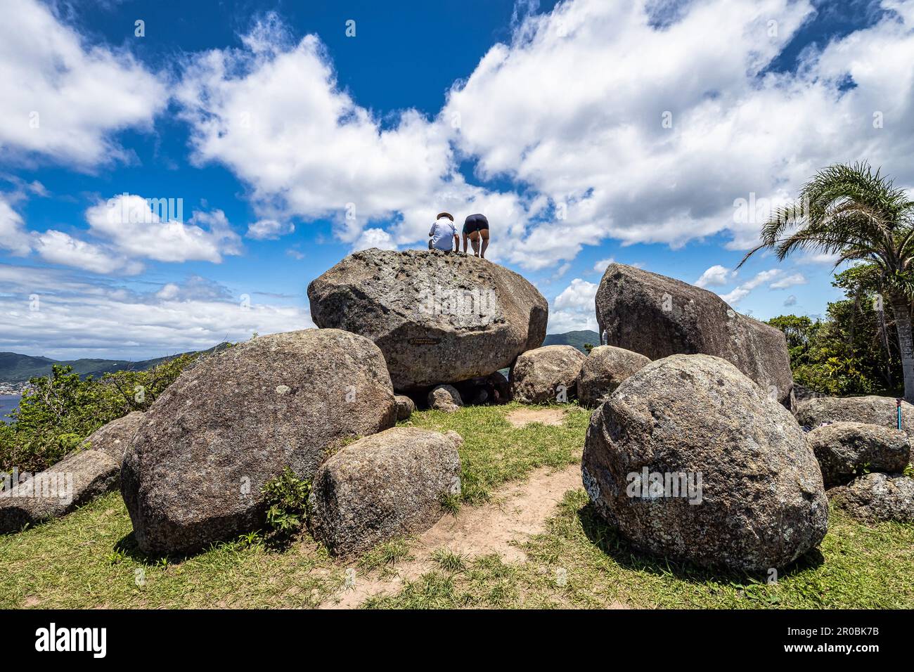 The Dolmen trail of the Prayer, Dolmen da Oracao in Morro da Galheta ...