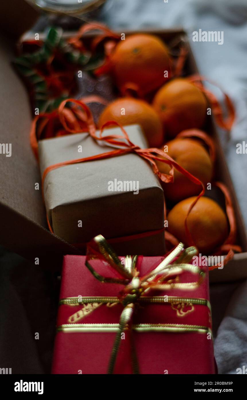 Packaging of gifts hi-res stock photography and images - Alamy