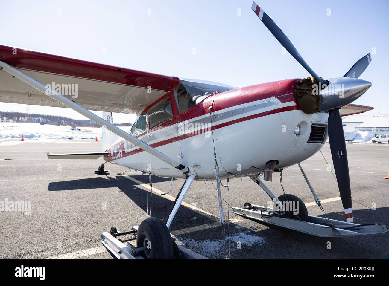 Small airplane on runway in Talkeetna Alaska Stock Photo - Alamy