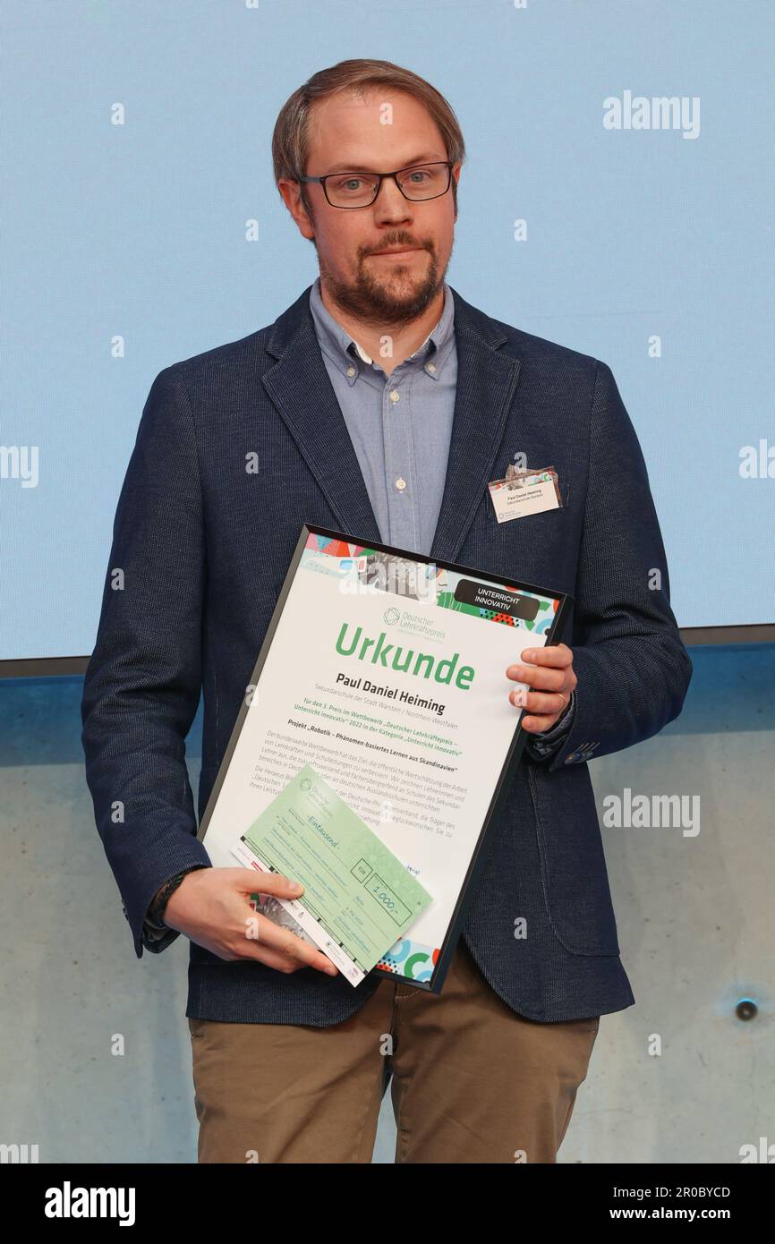 Secondary category hi-res stock photography and images - Alamy