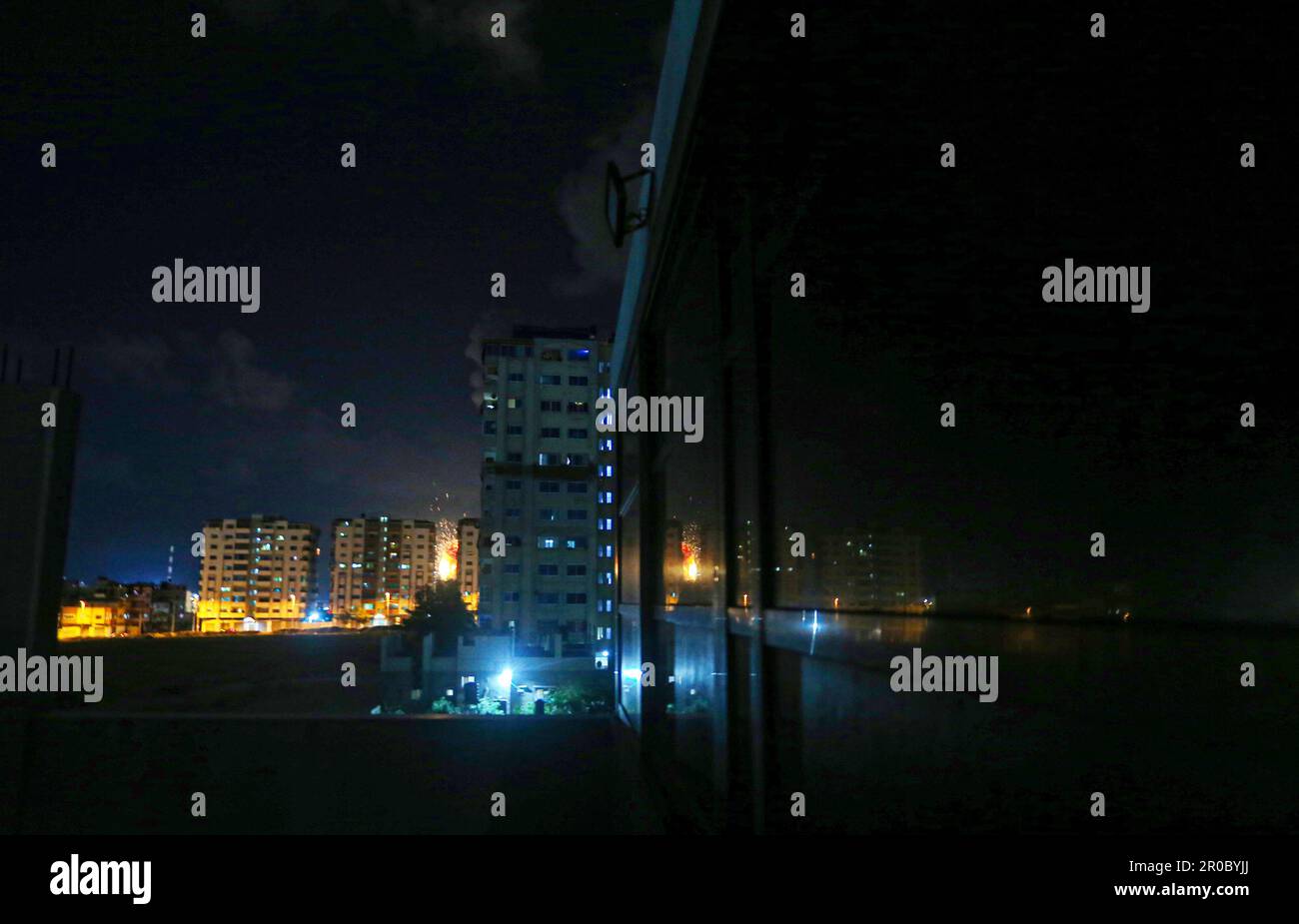 Israel border towers gaza hi-res stock photography and images - Alamy
