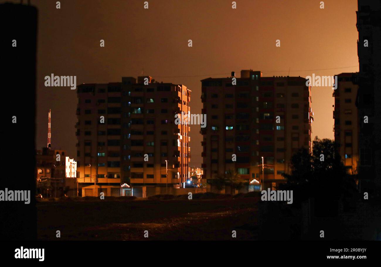 Israel border towers gaza hi-res stock photography and images - Alamy