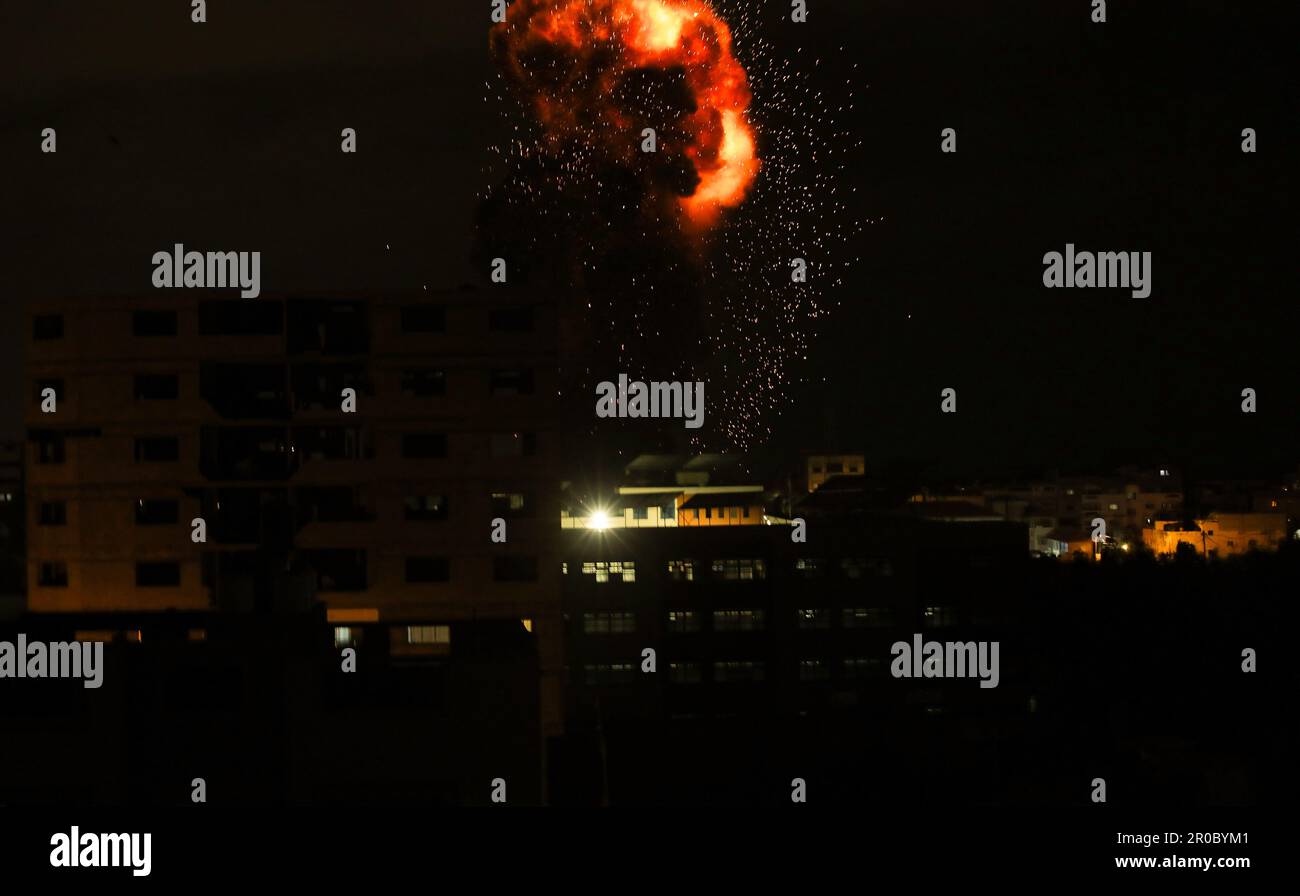 Israel border towers gaza hi-res stock photography and images - Alamy