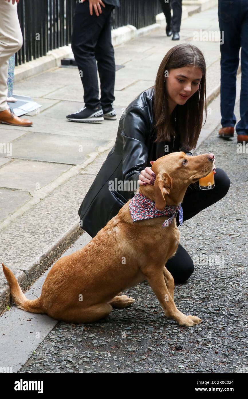London, UK 7 May 2023. A guest with the Sunak's family dog, Nova during ...