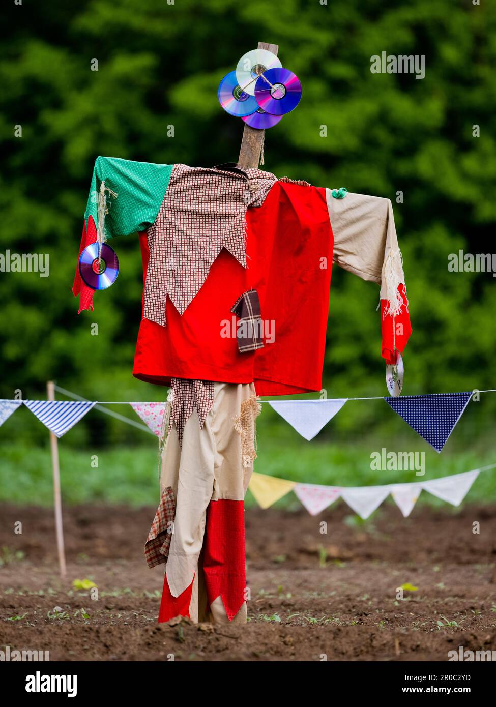 Cologne, Germany. 08th May, 2023. A scarecrow guards a fruit and ...