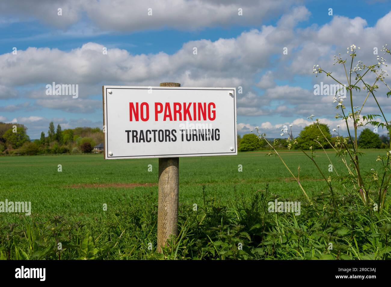 No Parking, tractors turning sign at the entrance to a field Stock ...