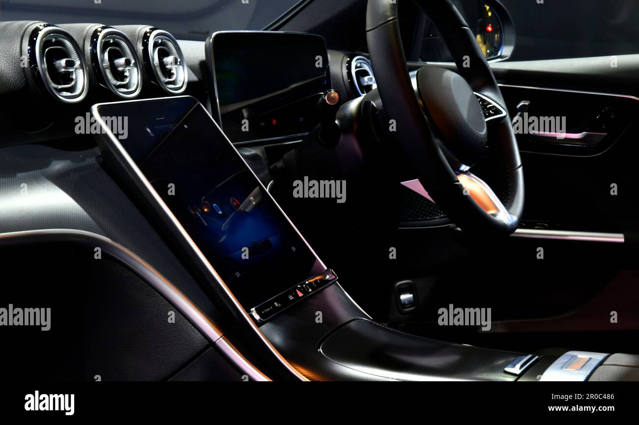 Car ventilation system and air conditioning - details and controls of ...