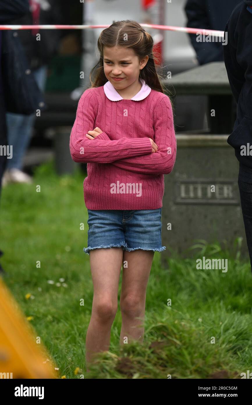 Princess Charlotte joins volunteers to help renovate and improve the ...
