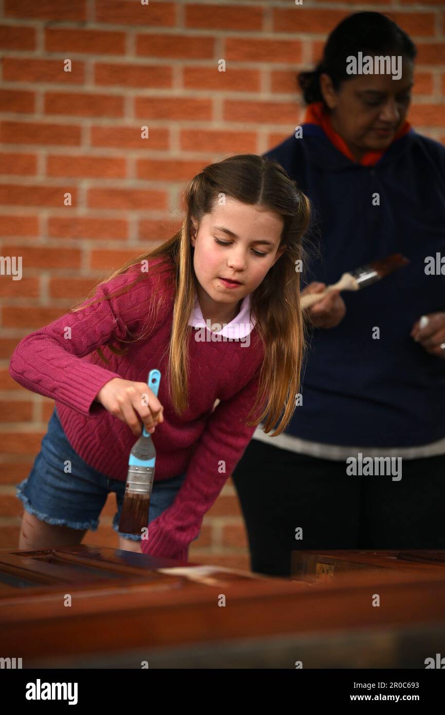 Princess Charlotte joins volunteers to help renovate and improve the ...