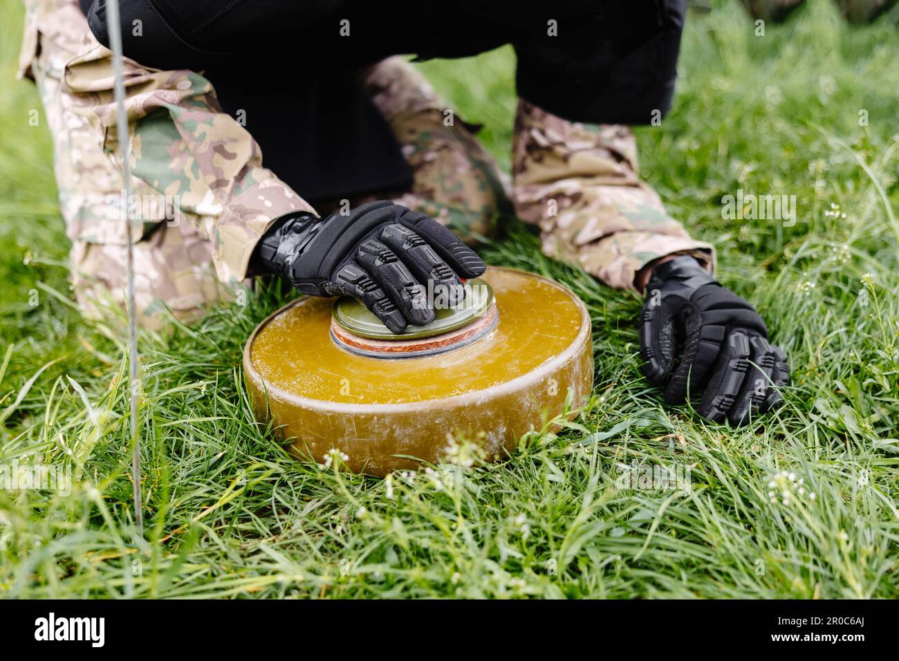 Land mine detector hi-res stock photography and images - Alamy