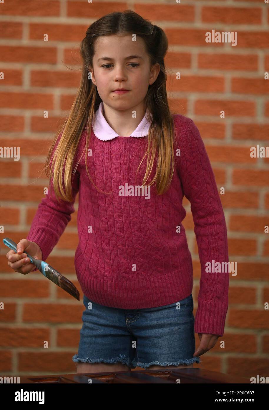 Princess Charlotte joins volunteers to help renovate and improve the ...