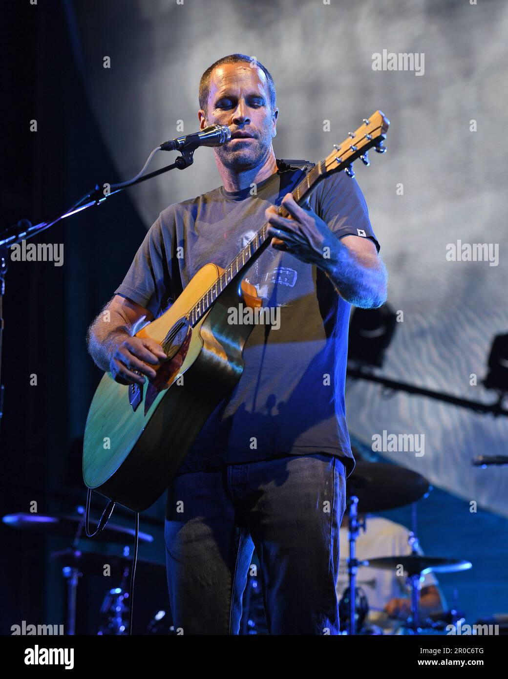 WEST PALM BEACH, FL - MAY 06: Jack Johnson performs during Sunfest in ...
