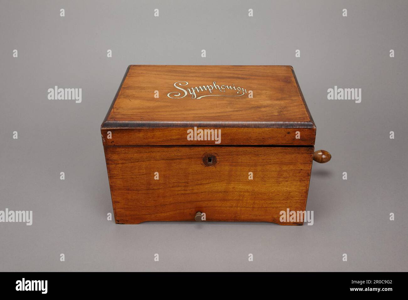 Vintage mechanical music box hi-res stock photography and images - Alamy